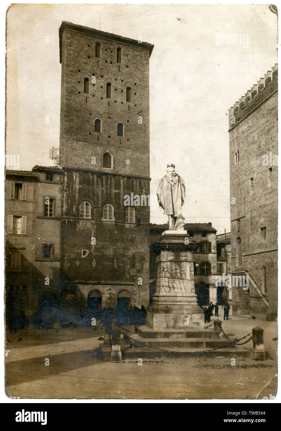 Town square italy hi-res stock photography and images - Alamy