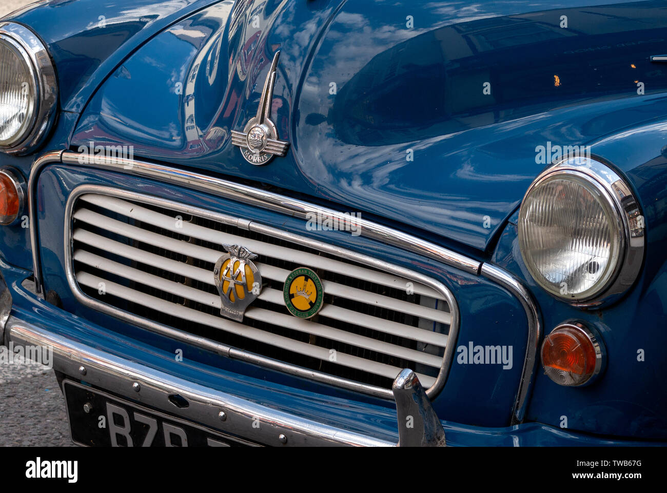 Kingdom veteran vintage & classic car club badges on 1972 Blue Morris ...
