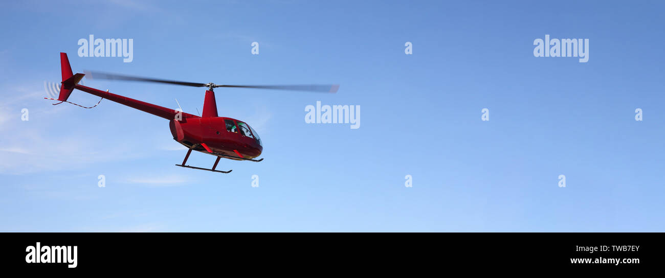 Red helicopter flying low hi-res stock photography and images - Alamy