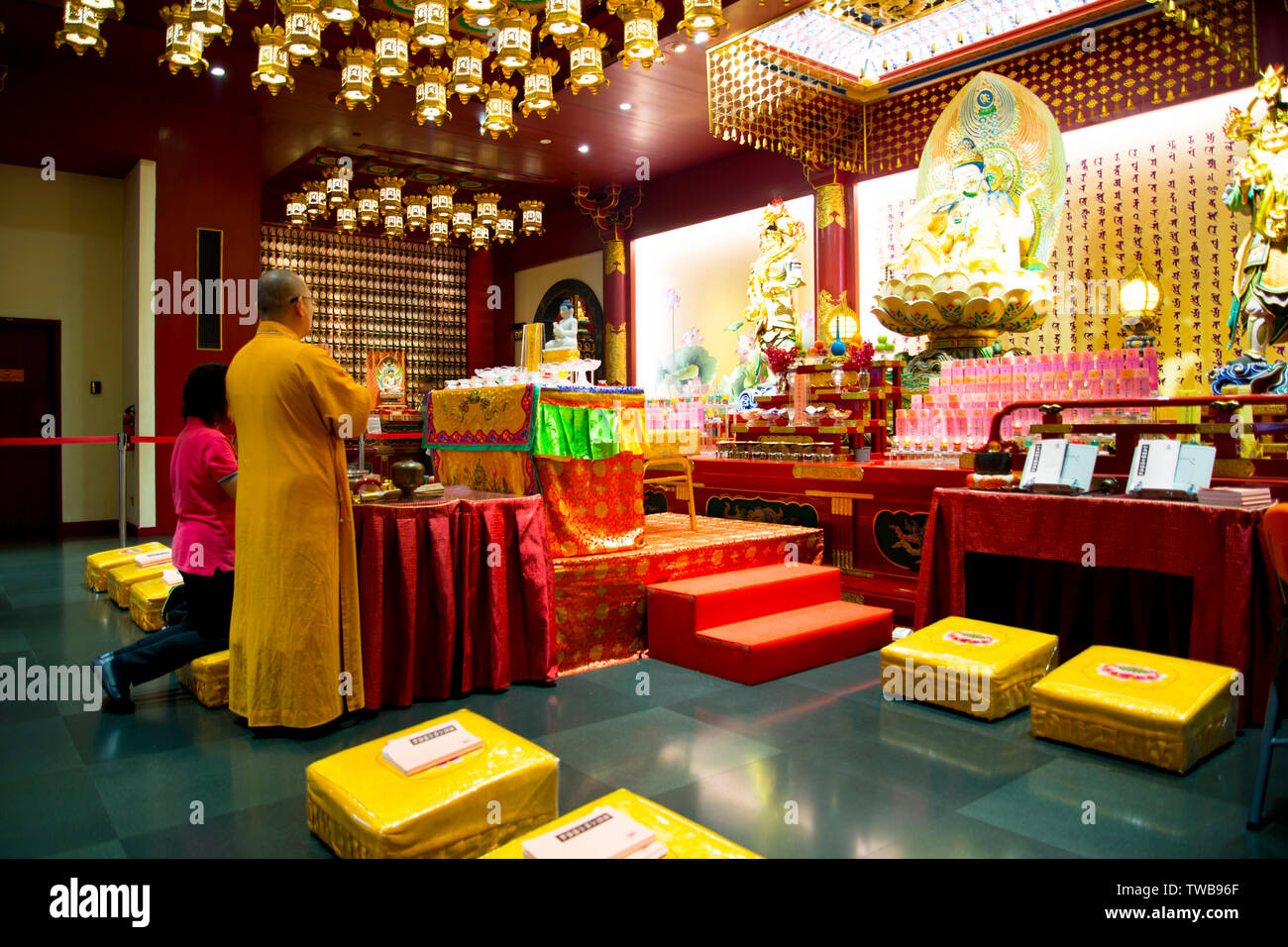 Inside temple tooth relic hi-res stock photography and images - Alamy