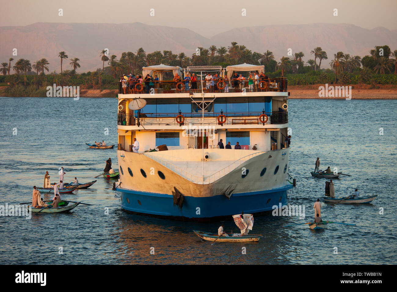 Cruceros por el nilo hi-res stock photography and images - Alamy