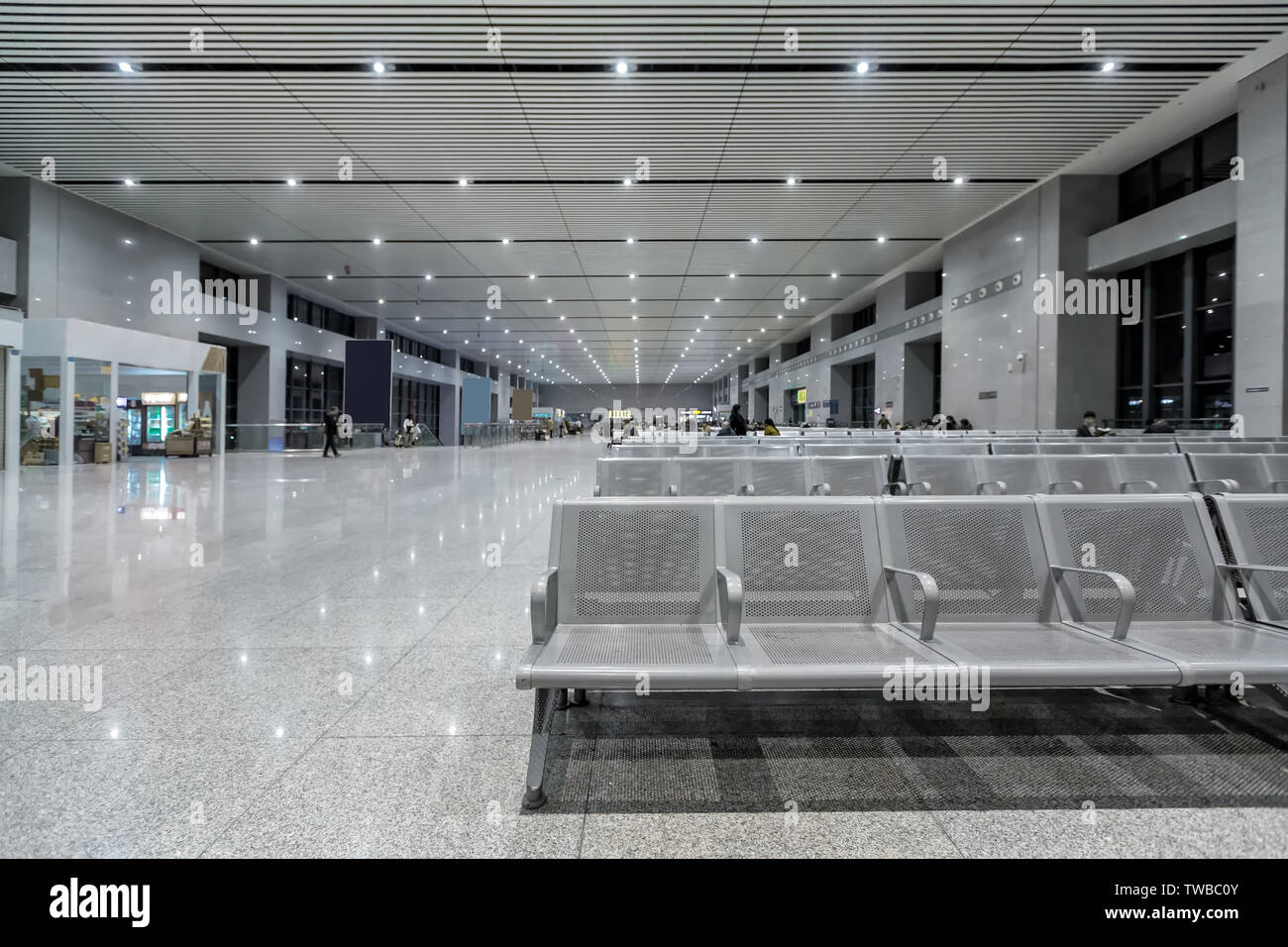 High-speed railway station waiting hall Stock Photo - Alamy