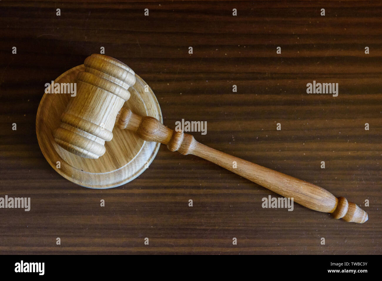 Judge hammer hi-res stock photography and images - Alamy