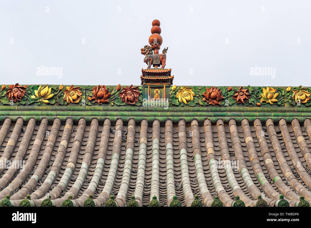 Pingyao Shuanglin Temple ancient architectural ridge temple ornaments ...