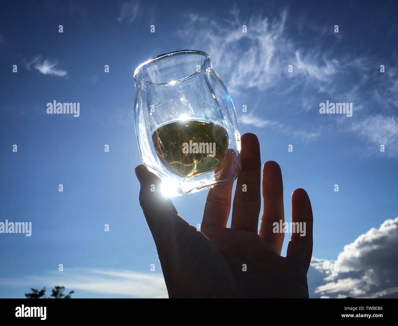 Raise a glass scotland hi-res stock photography and images - Alamy