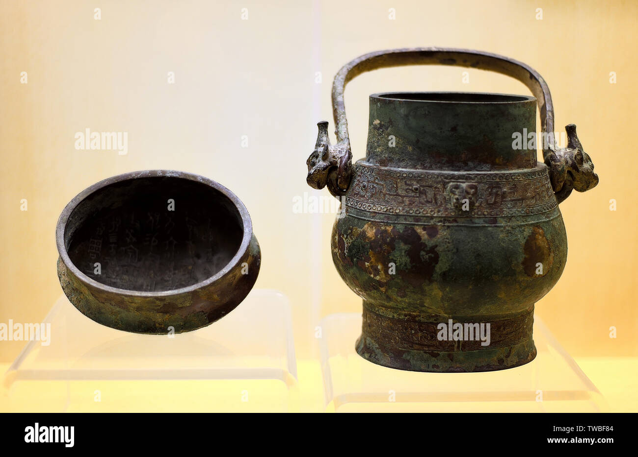 Shanghai museum bronze hi-res stock photography and images - Alamy