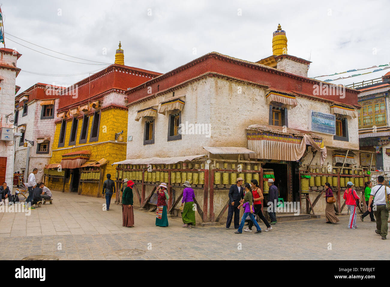 The bustling crowd on Baghor Street in Lhasa passed in front of the ...