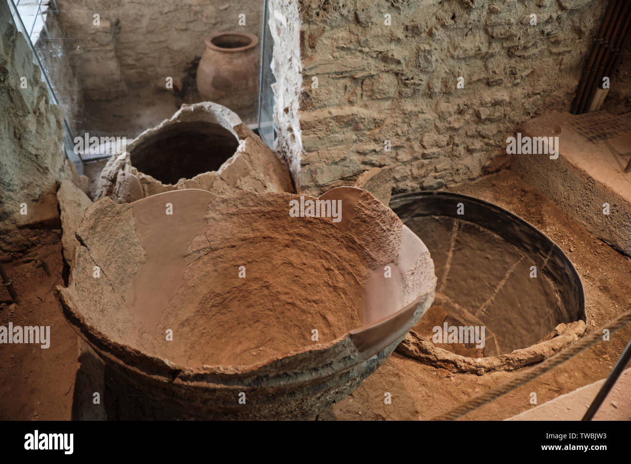 Greek storage jars hi-res stock photography and images - Alamy