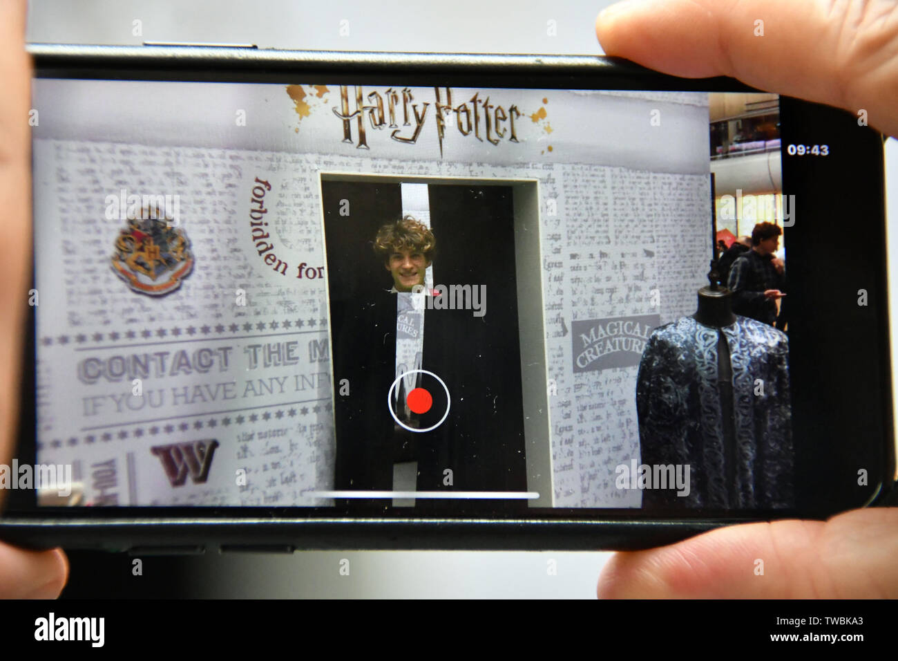 Invisibility device hi-res stock photography and images - Alamy