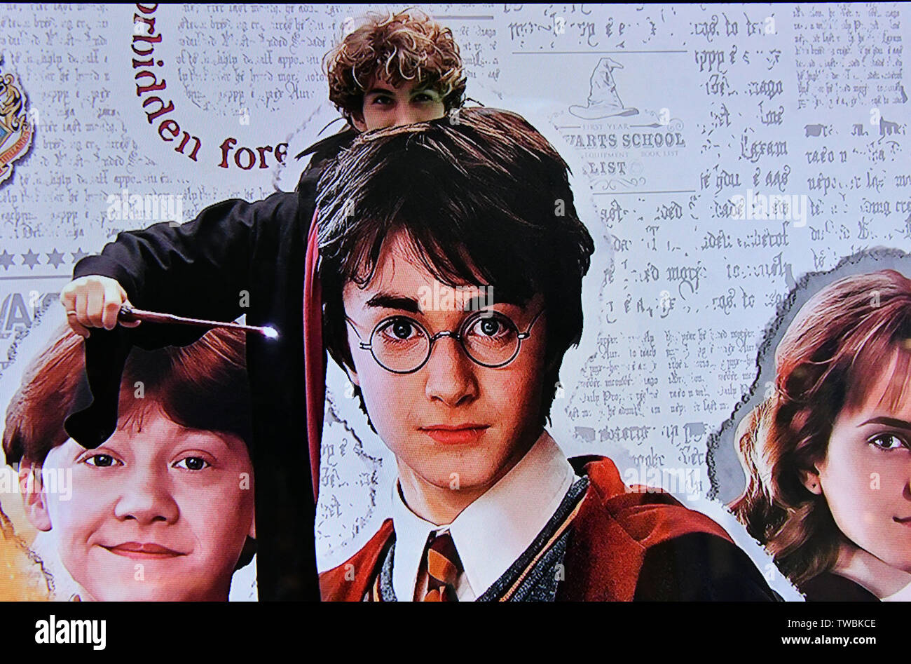 Harry potter cloak invisibility hi-res stock photography and images - Alamy