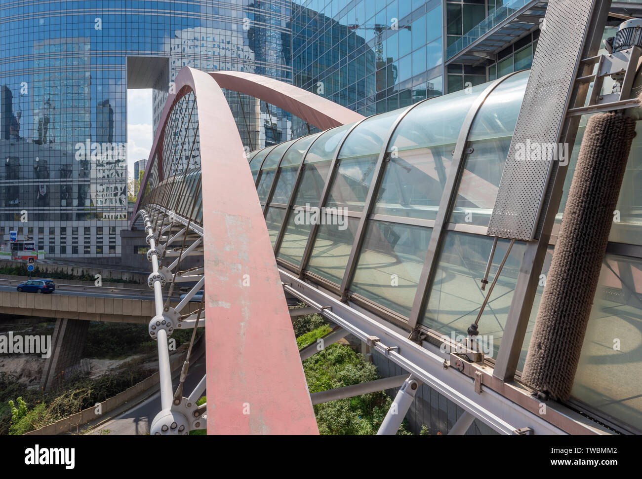 Bridge paris defense hi-res stock photography and images - Alamy
