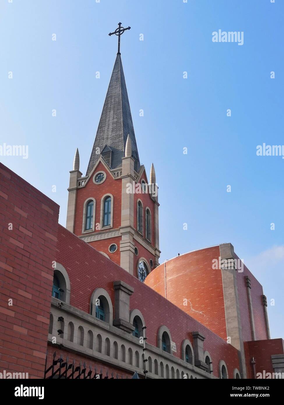 Ancient high rise building gothic architecture hi-res stock photography ...