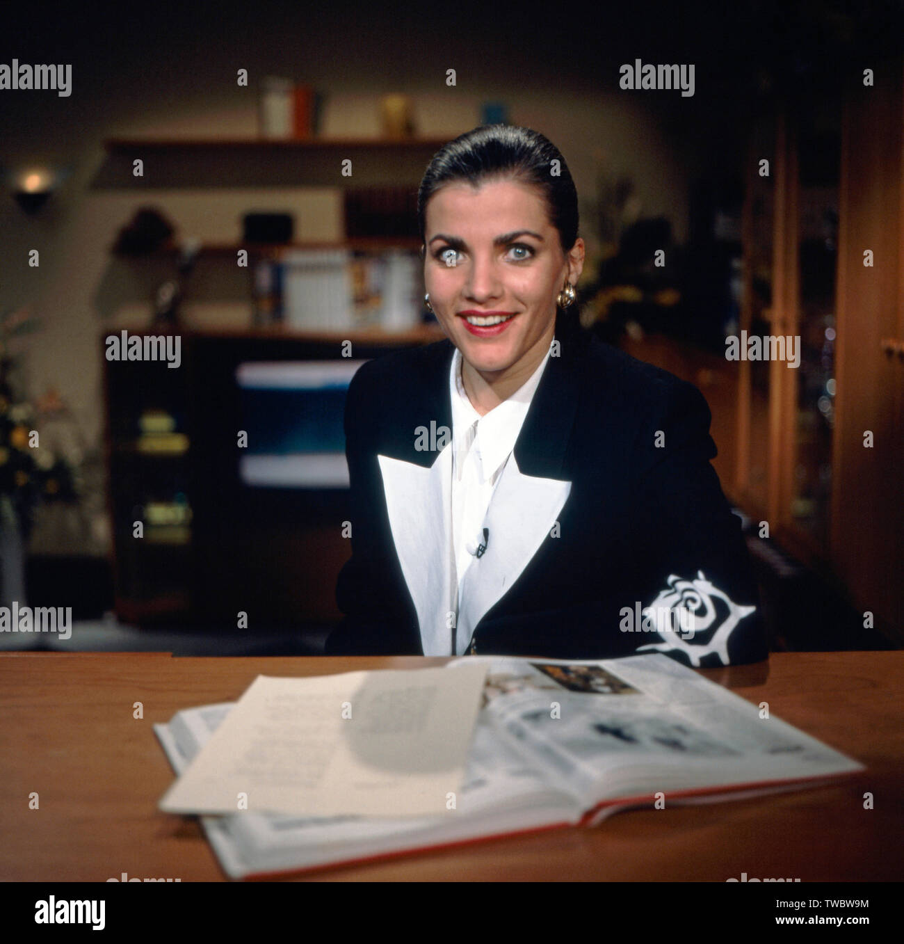 Die deutsche Fernsehmoderatorin Birgit Schrowange in der ZDF Sendung ...