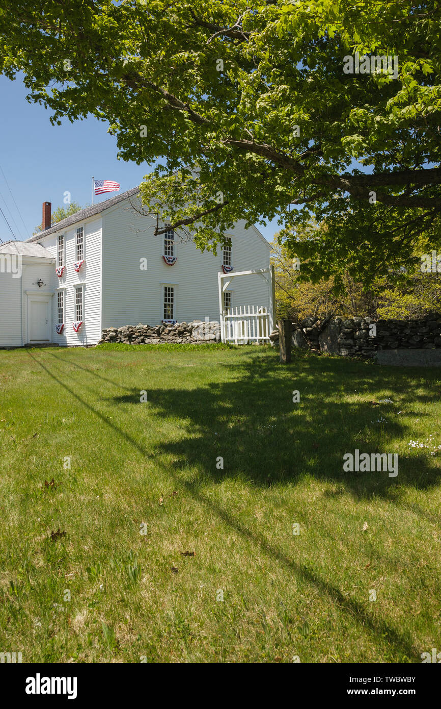 New england colonial house 1700s hi-res stock photography and images ...