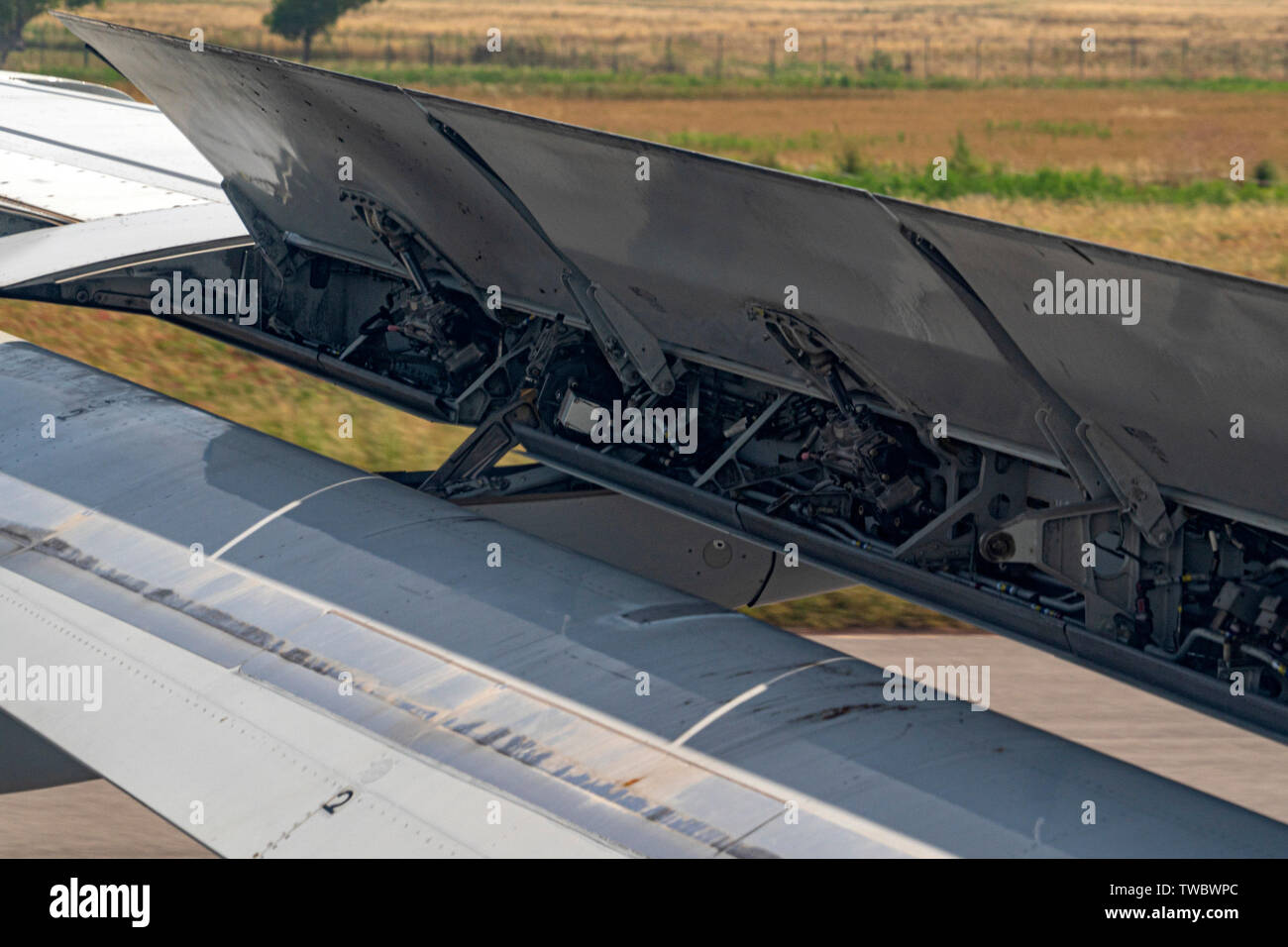 Airplane flap hi-res stock photography and images - Alamy