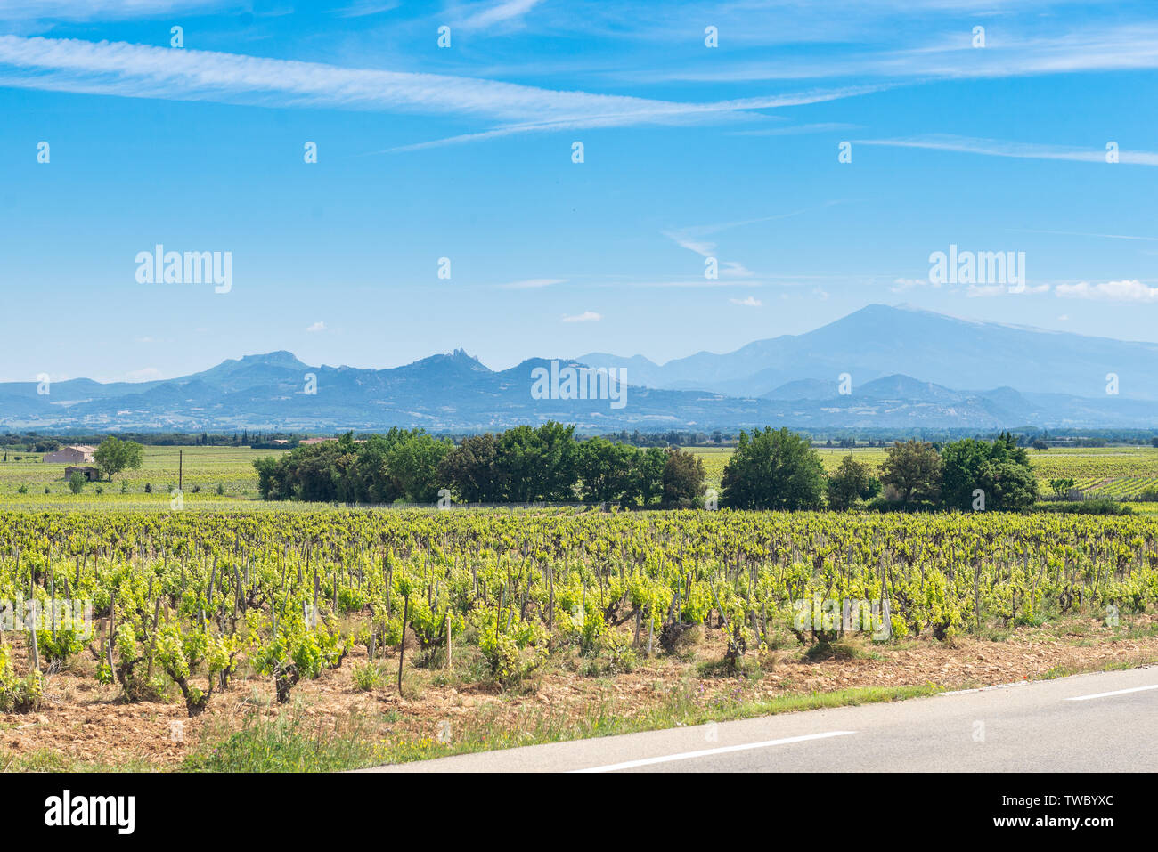 Luberon mountain range hi-res stock photography and images - Alamy