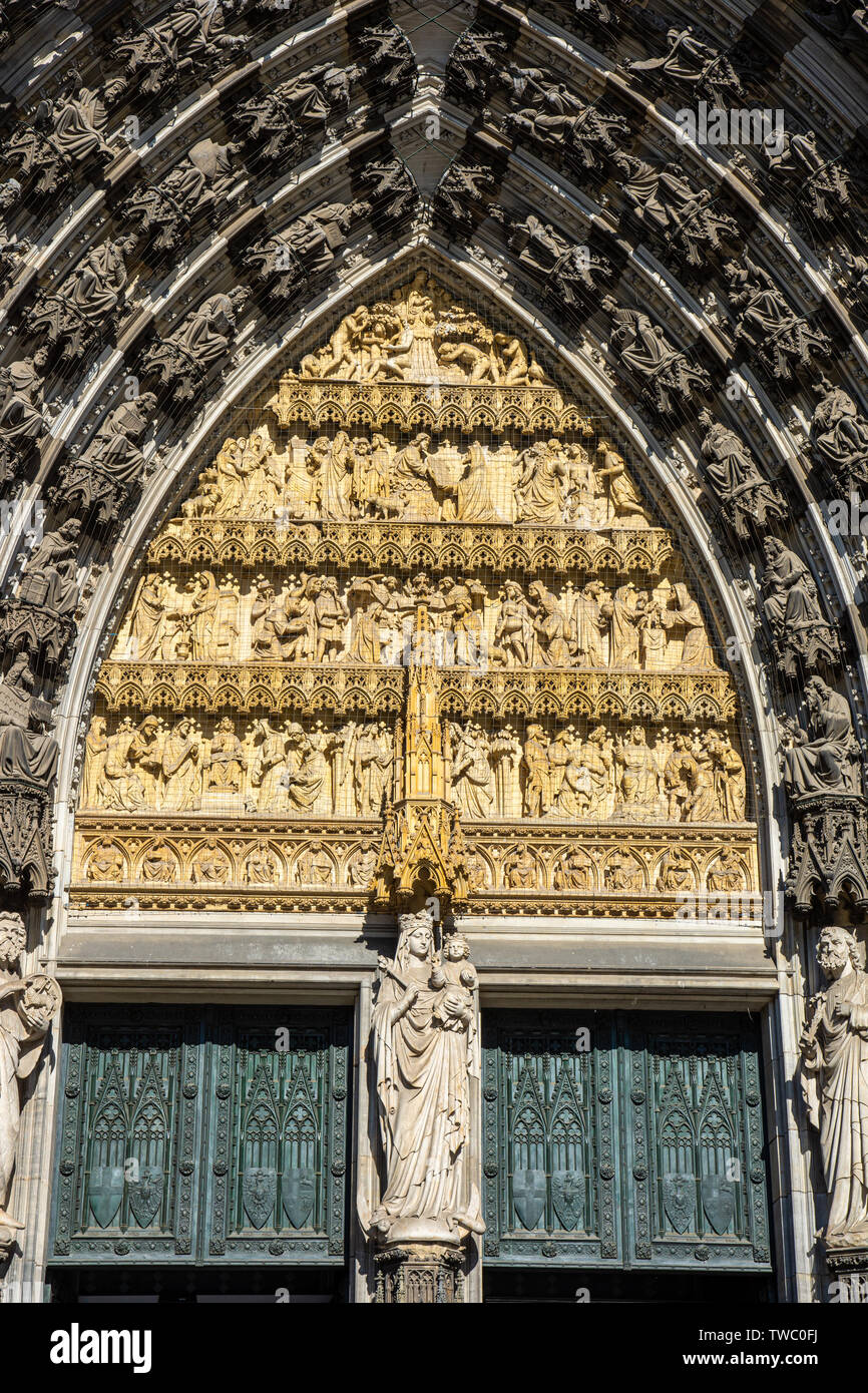 Facade of the famous Cologne Cathedral Stock Photo - Alamy