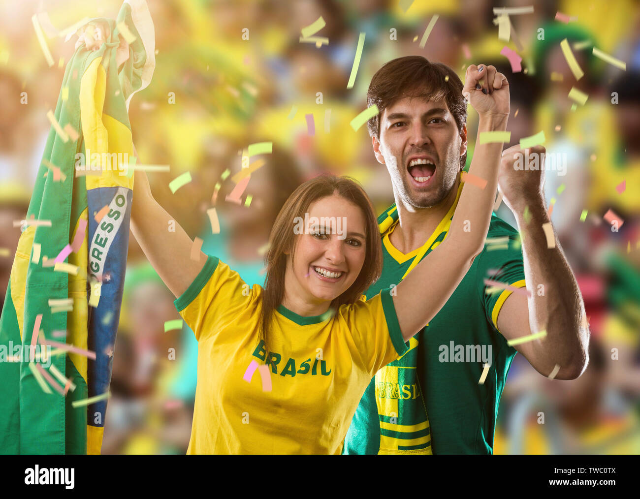 Man cheering stadium hi-res stock photography and images - Alamy