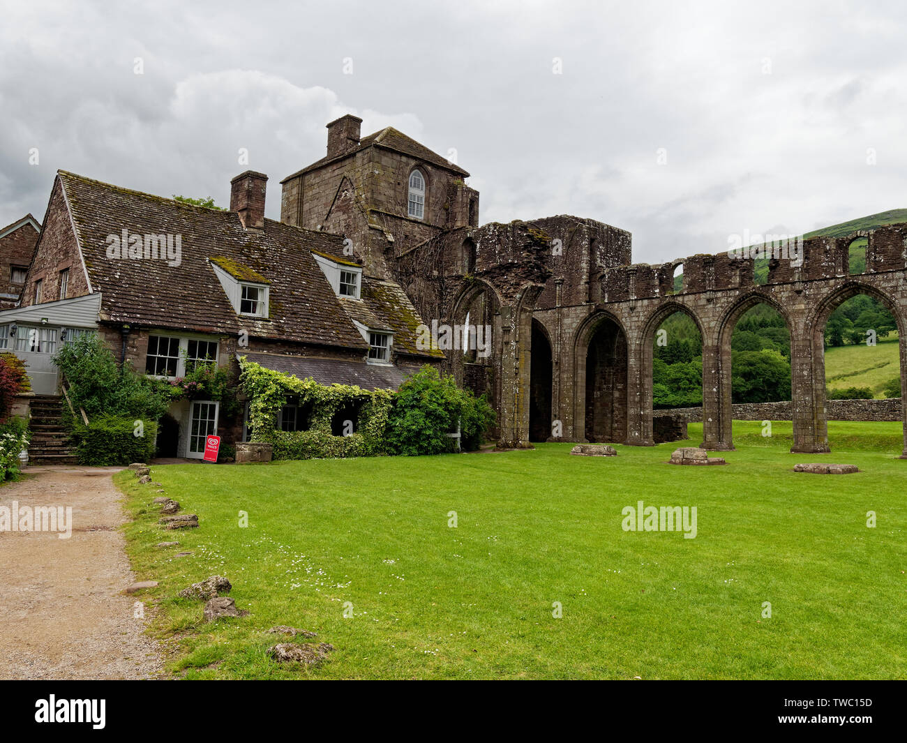 Llanthony priory hotel hi-res stock photography and images - Alamy