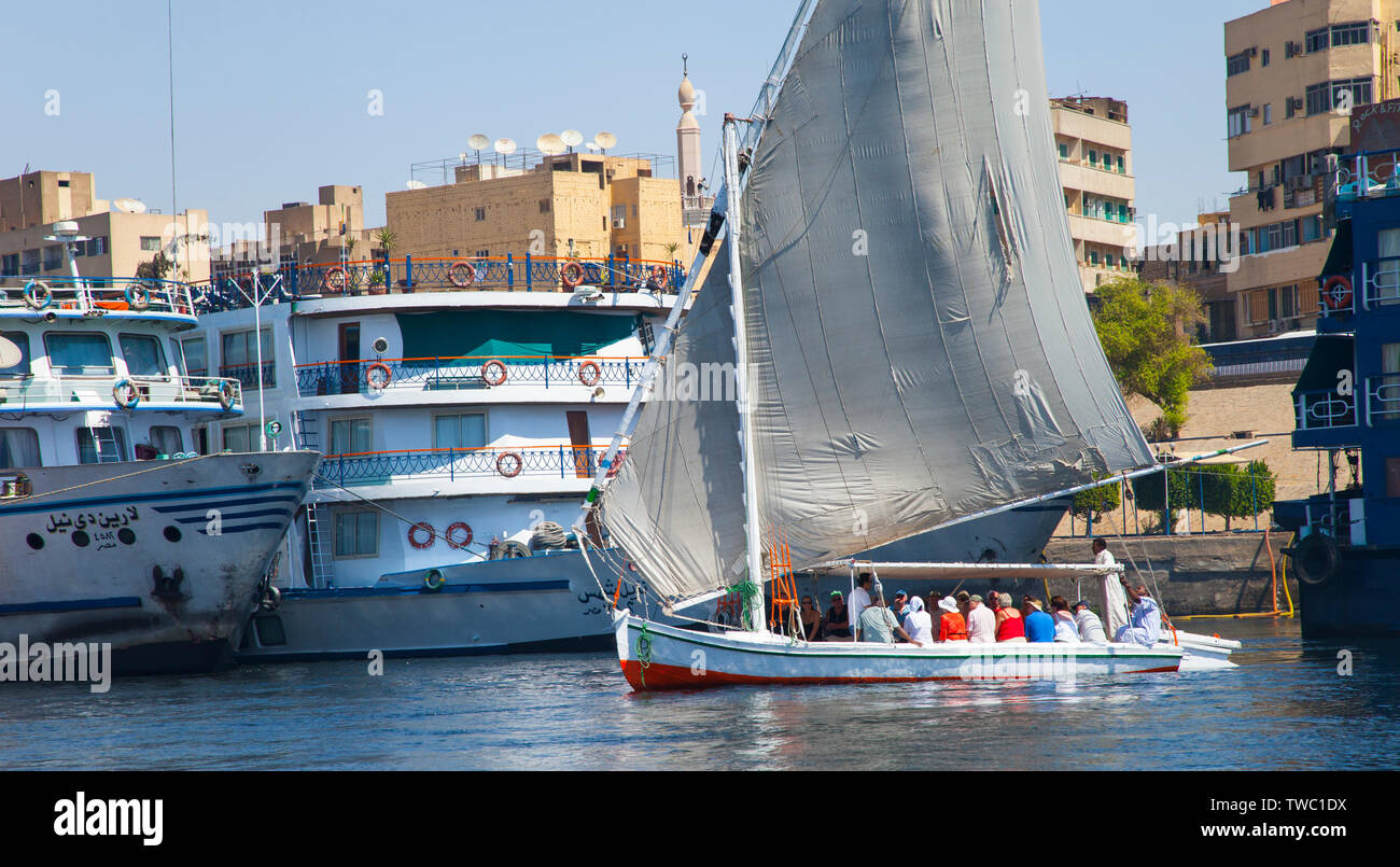 Faluca, Assuan, Valle del Nilo, Egipto Stock Photo - Alamy