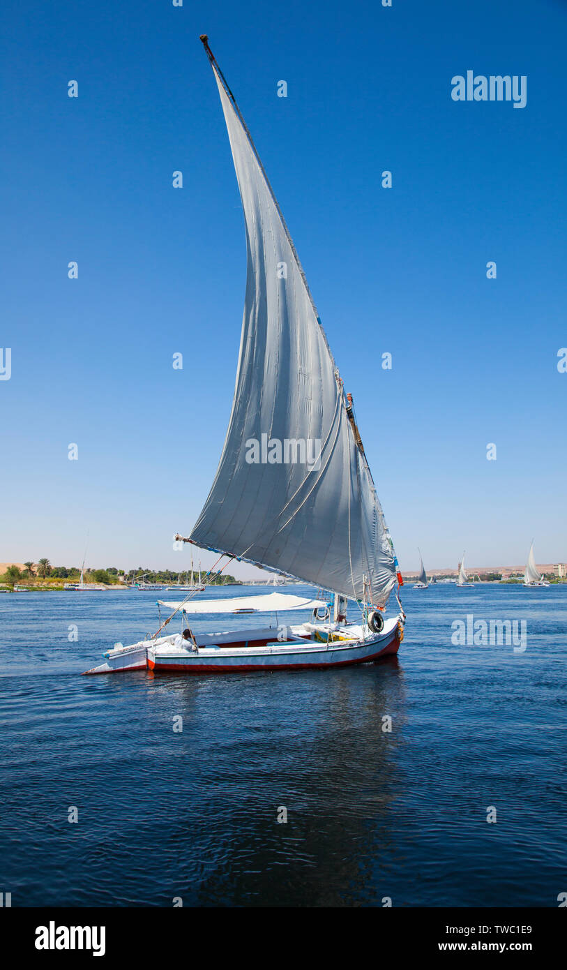 Faluca, Assuan, Valle del Nilo, Egipto Stock Photo - Alamy