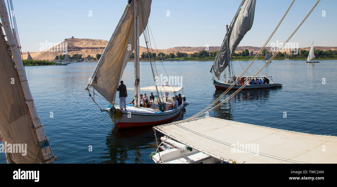 Faluca, Assuan, Valle del Nilo, Egipto Stock Photo - Alamy