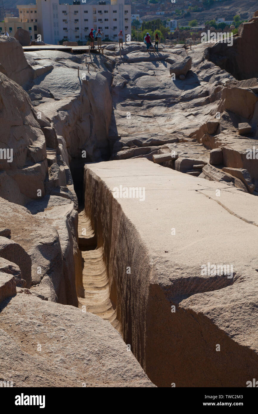 Obelisco inacabado del Imperio Nuevo,Assuan, Valle del Nilo, Egipto ...