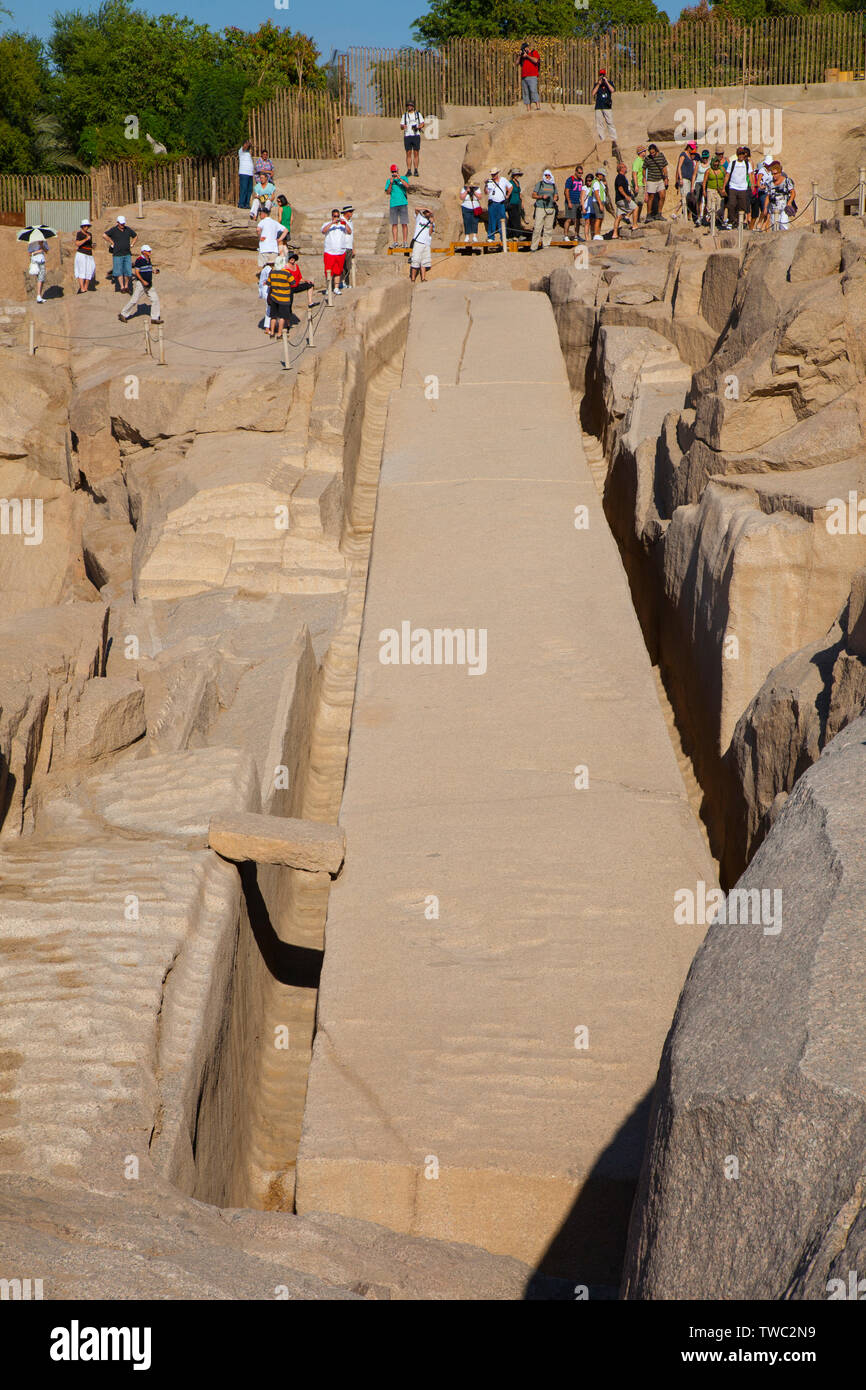 Obelisco inacabado del Imperio Nuevo,Assuan, Valle del Nilo, Egipto ...