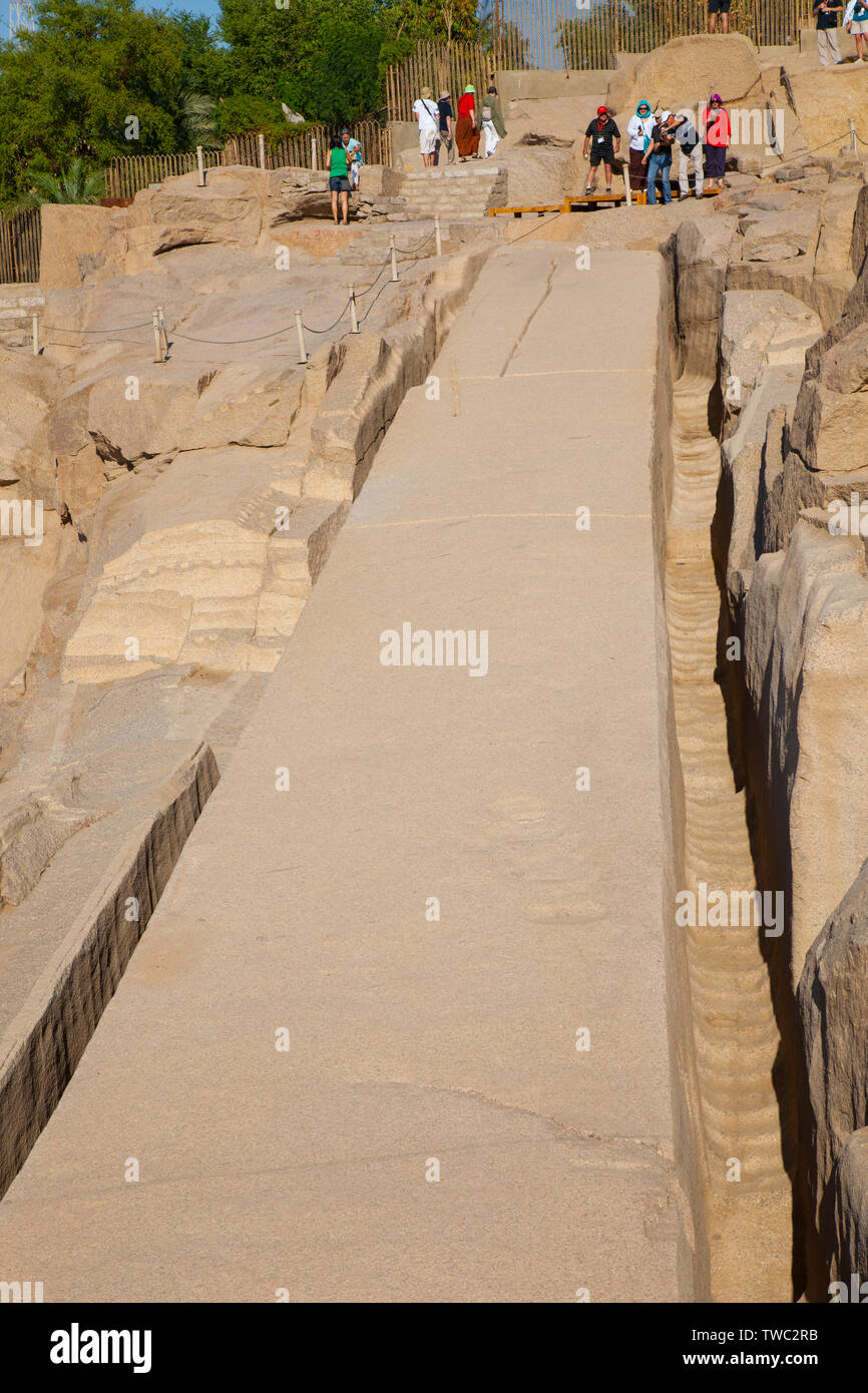 Obelisco inacabado del Imperio Nuevo,Assuan, Valle del Nilo, Egipto ...