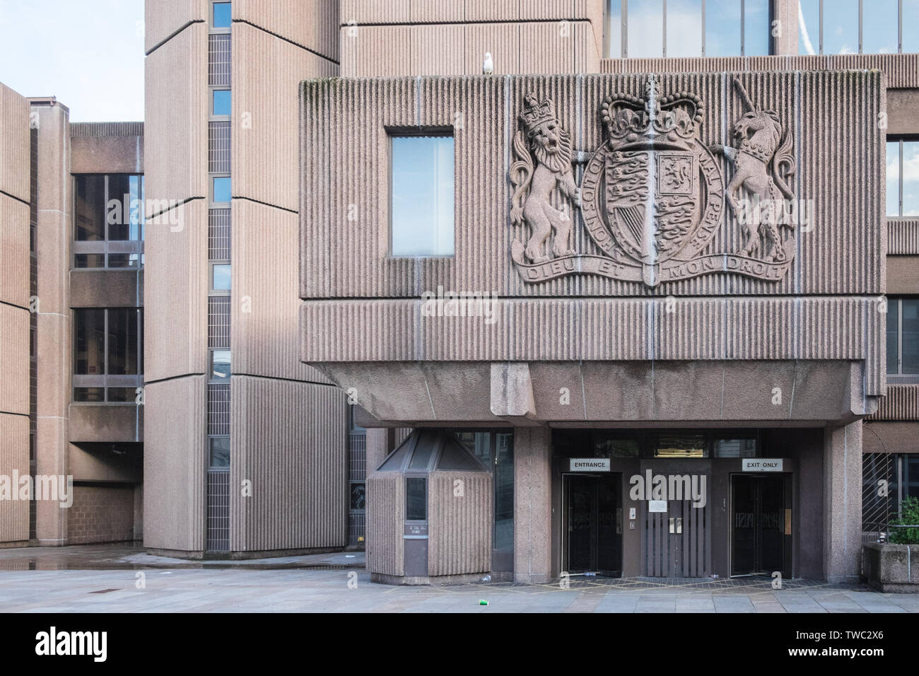 Queen elizabeth ii law courts hi-res stock photography and images - Alamy