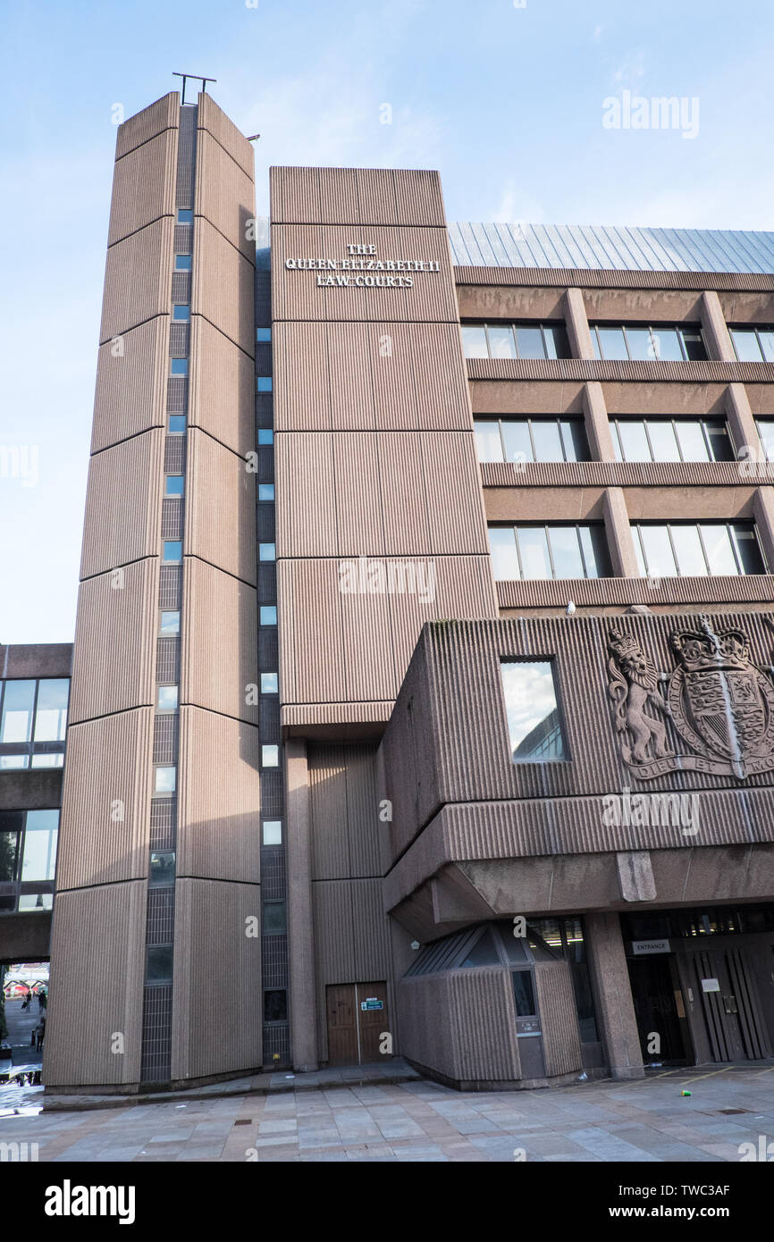 Queen elizabeth ii law courts liverpool hi-res stock photography and ...