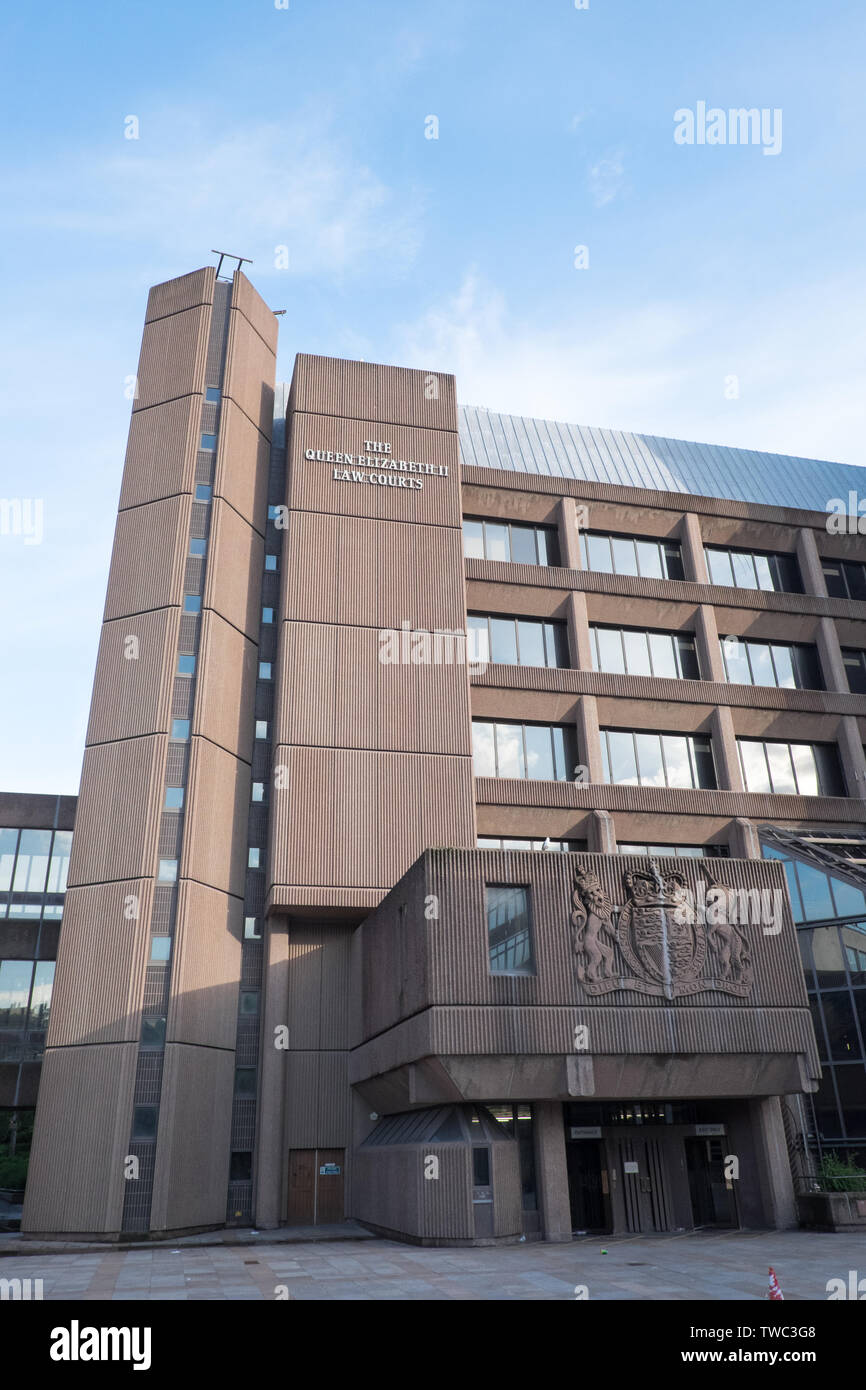 Queen elizabeth ii law courts liverpool hi-res stock photography and ...