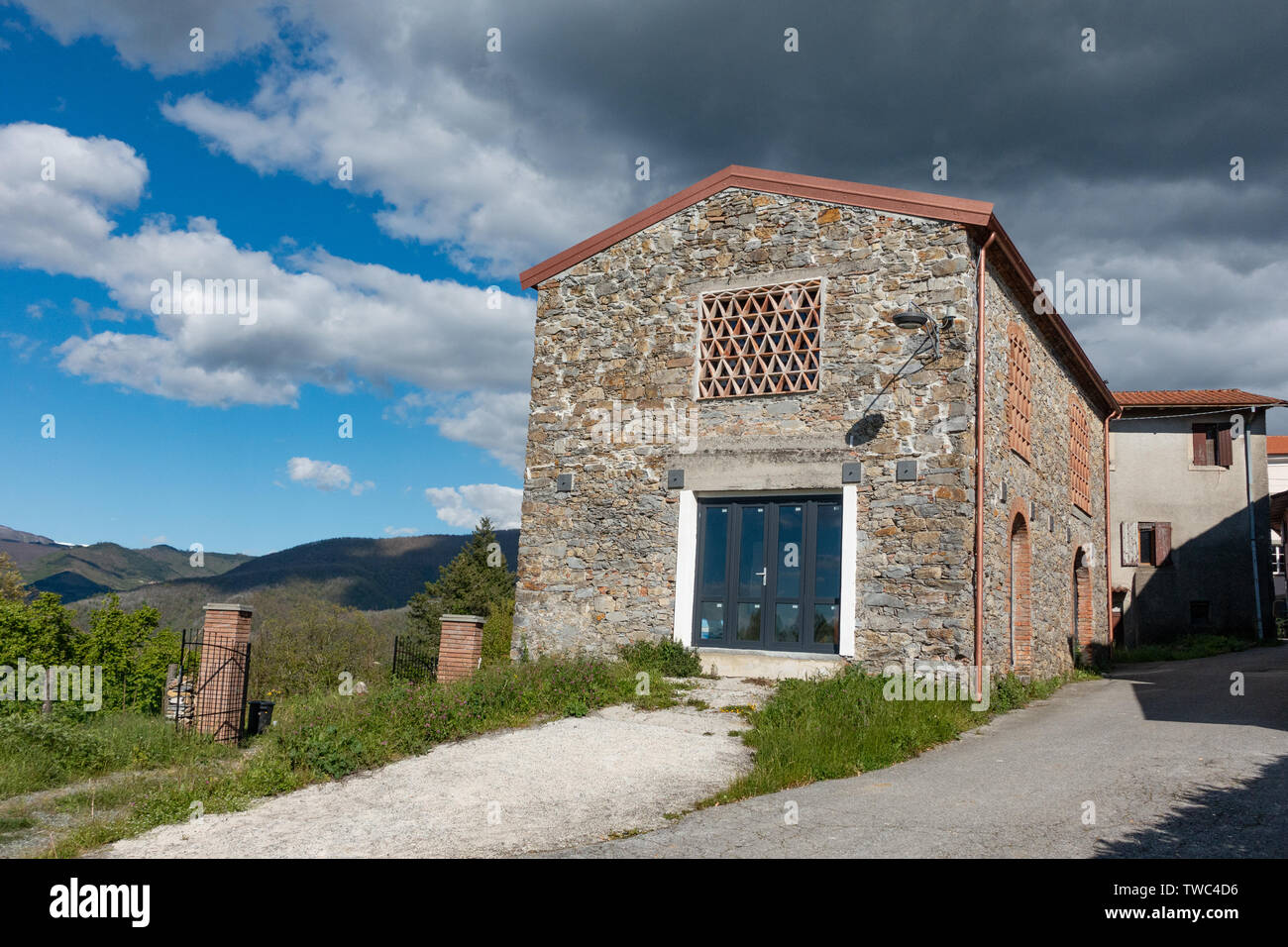 Tuscany barn hi-res stock photography and images - Alamy