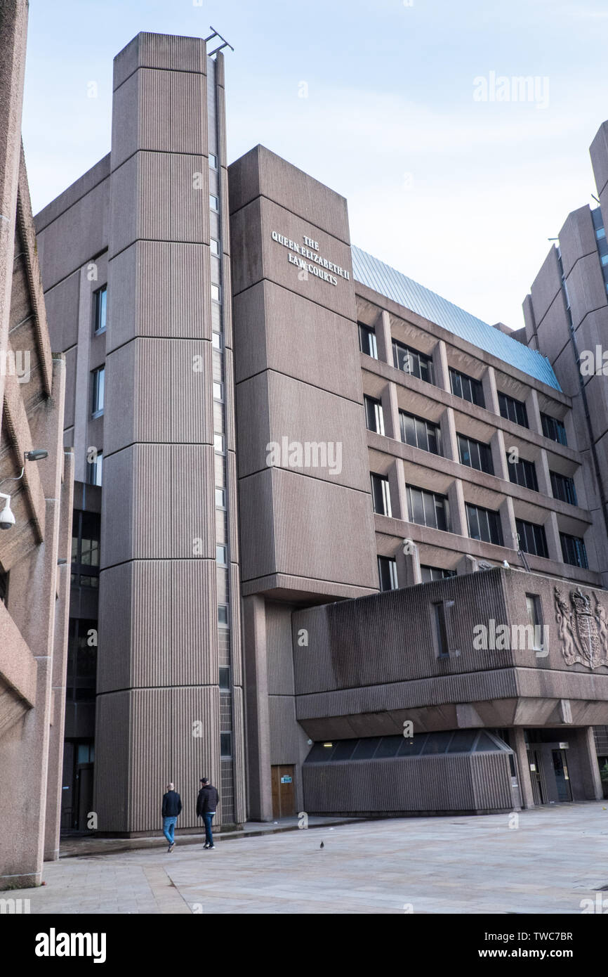 Queen elizabeth ii law courts liverpool hi-res stock photography and images - Alamy