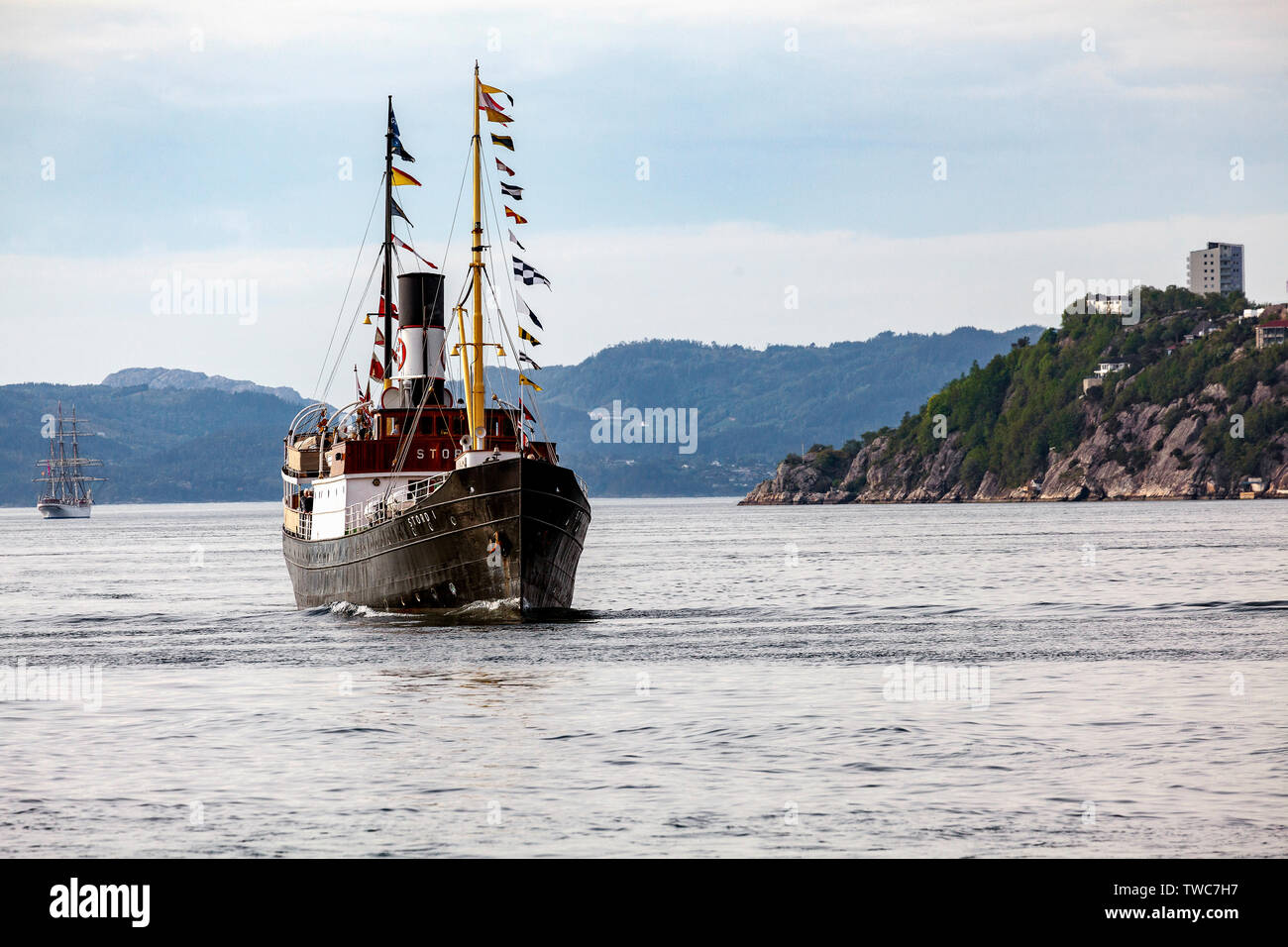 Incoming sailing ship hi-res stock photography and images - Alamy