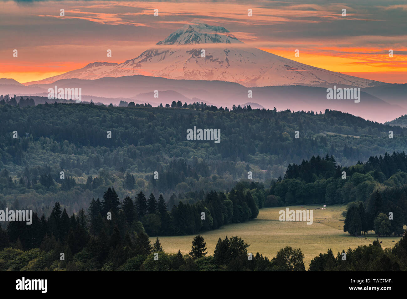 Jonsrud Viewpoint is a viewpoint located in the city of Sandy in the U ...