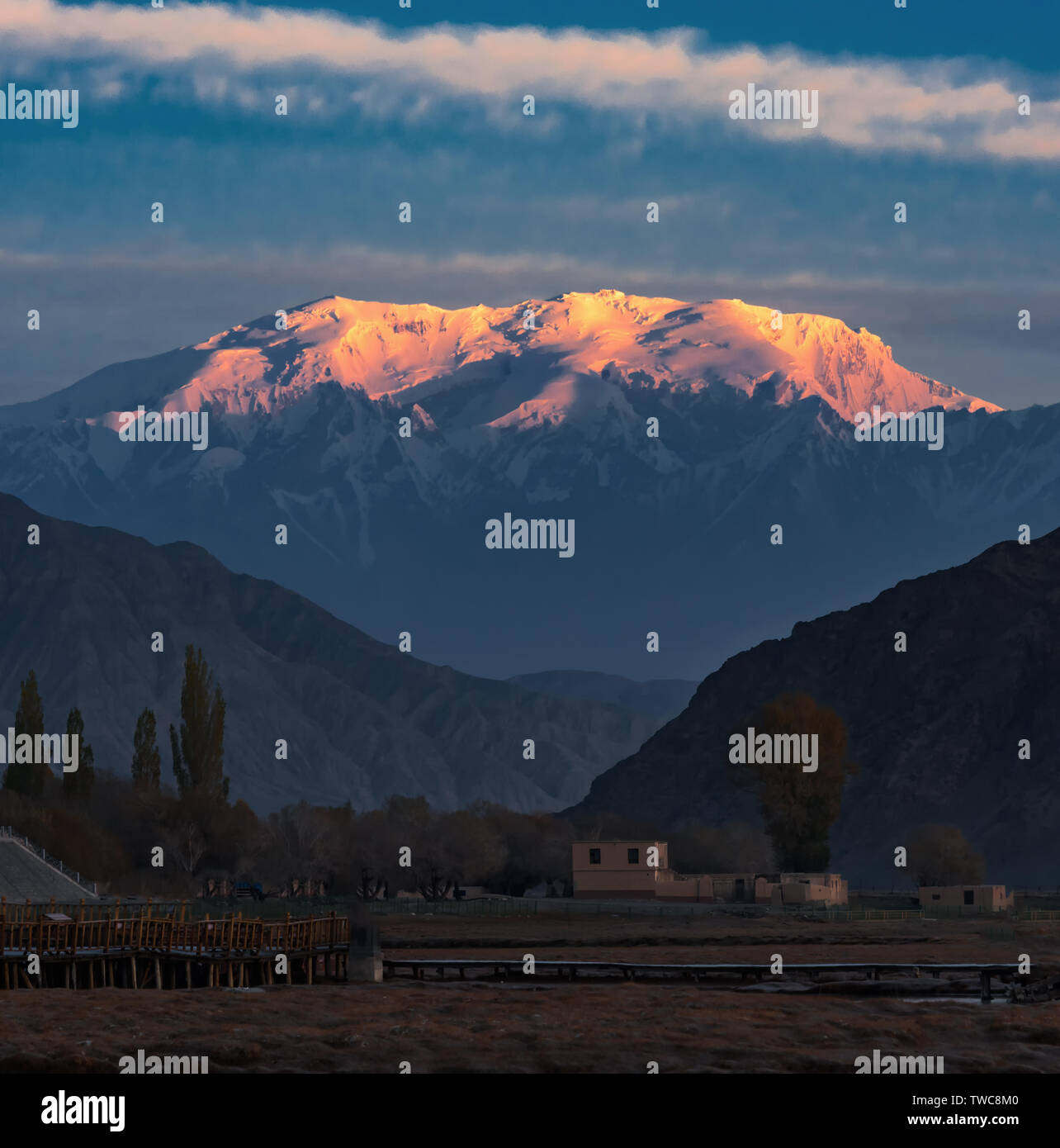 Sunrise at Mushtag Peak, Xinjiang Stock Photo - Alamy