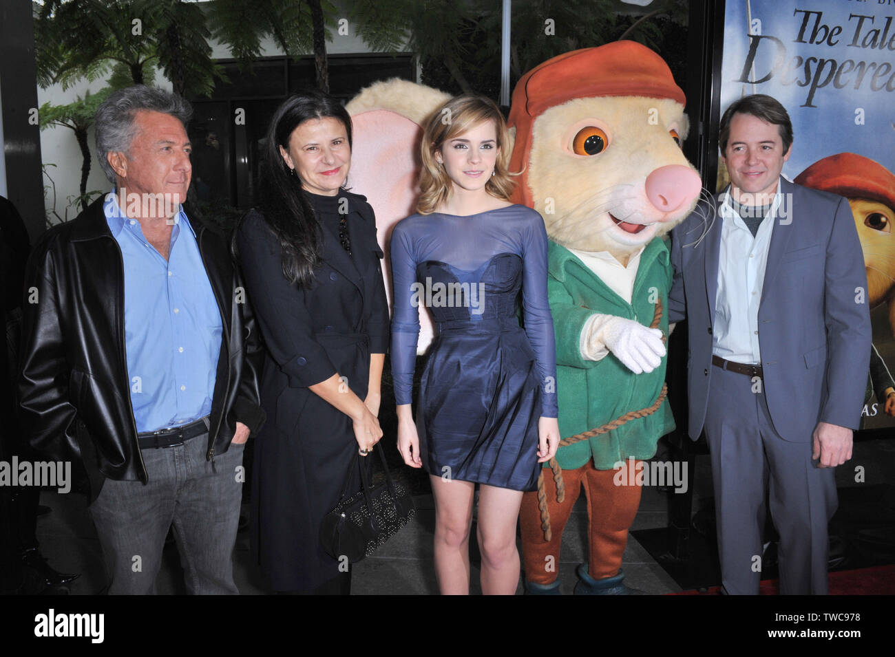 LOS ANGELES, CA. December 07, 2008: LtoR: Dustin Hoffman, Tracey Ullman ...