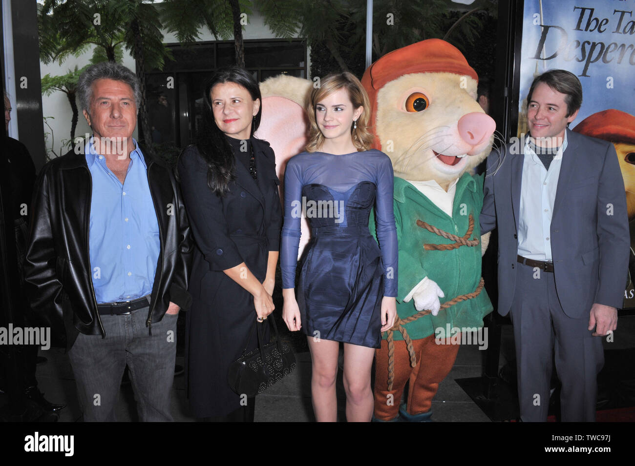 LOS ANGELES, CA. December 07, 2008: LtoR: Dustin Hoffman, Tracey Ullman ...