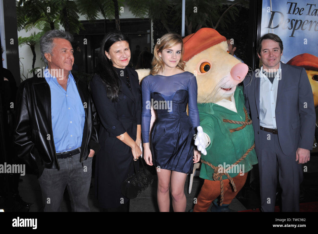 LOS ANGELES, CA. December 07, 2008: LtoR: Dustin Hoffman, Tracey Ullman ...