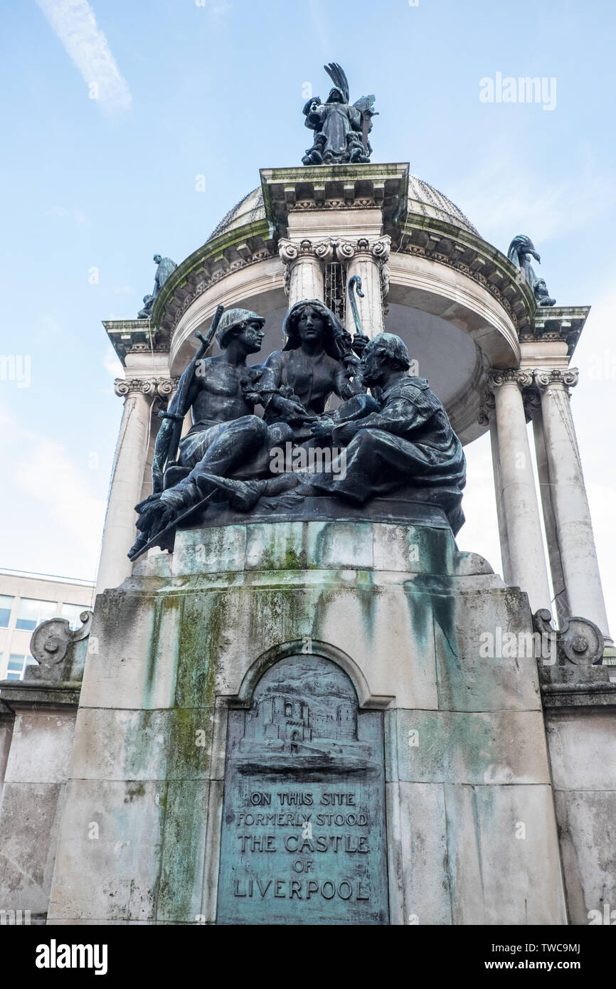 Queen victoria monument liverpool hi-res stock photography and images ...