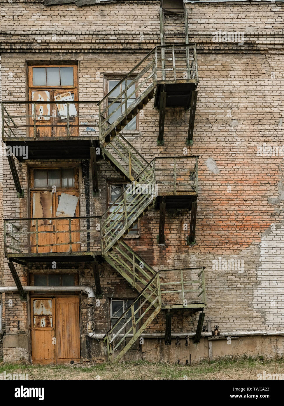 Old rusty fire escape on an abandoned industrial building Stock Photo ...