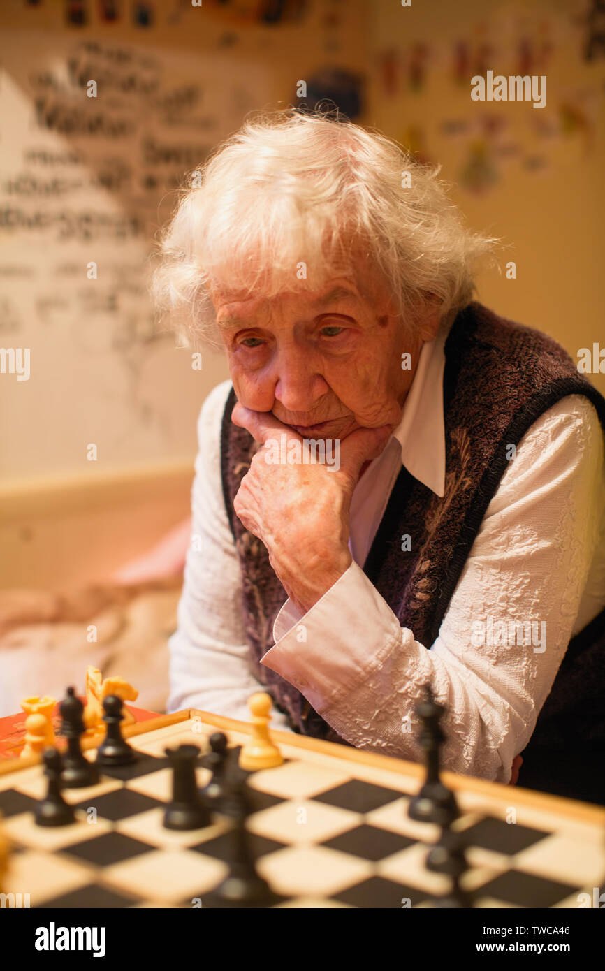 Chess play grandfather grandson hi-res stock photography and images - Alamy