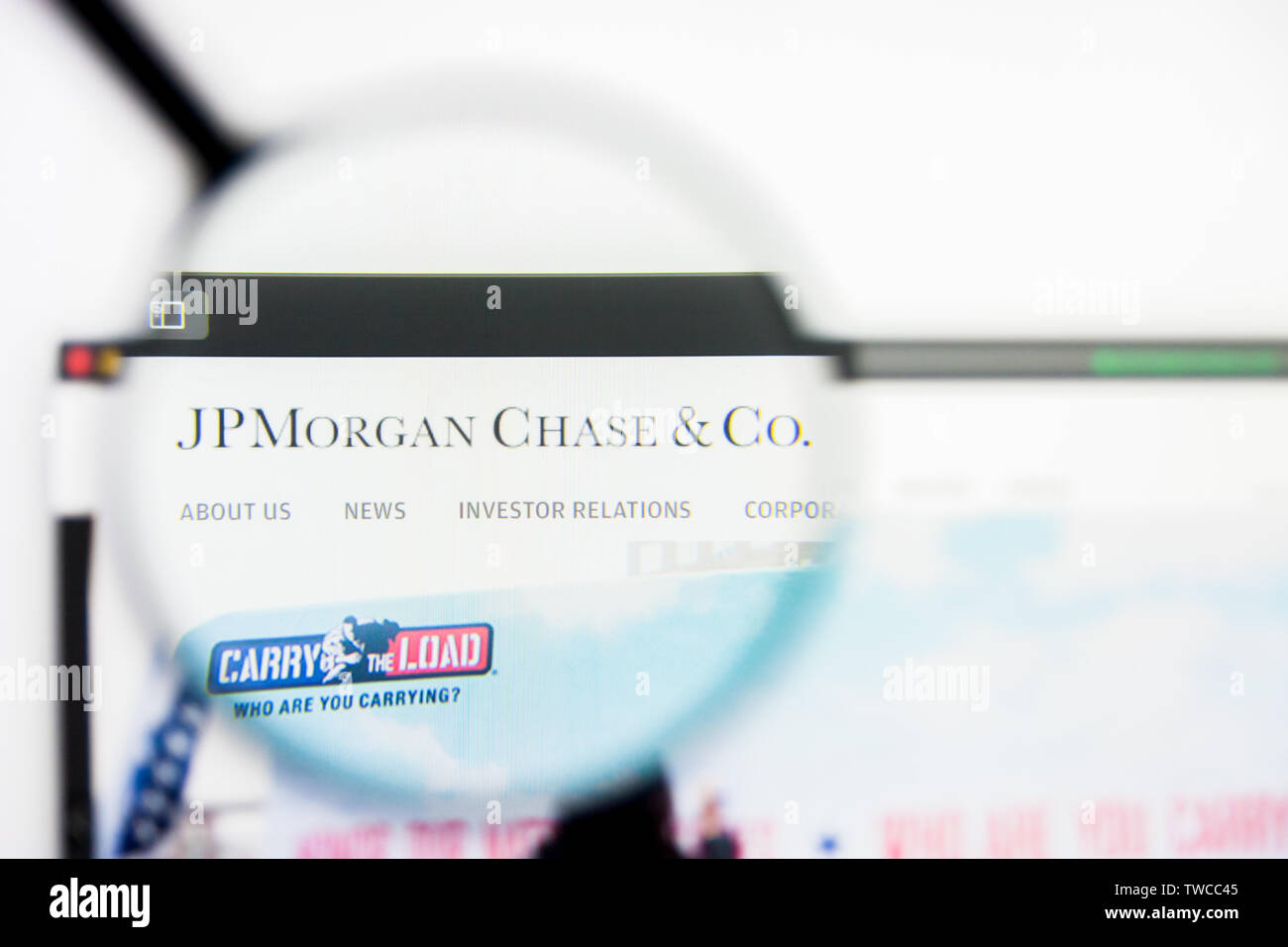 Chase bank logo hi-res stock photography and images - Alamy
