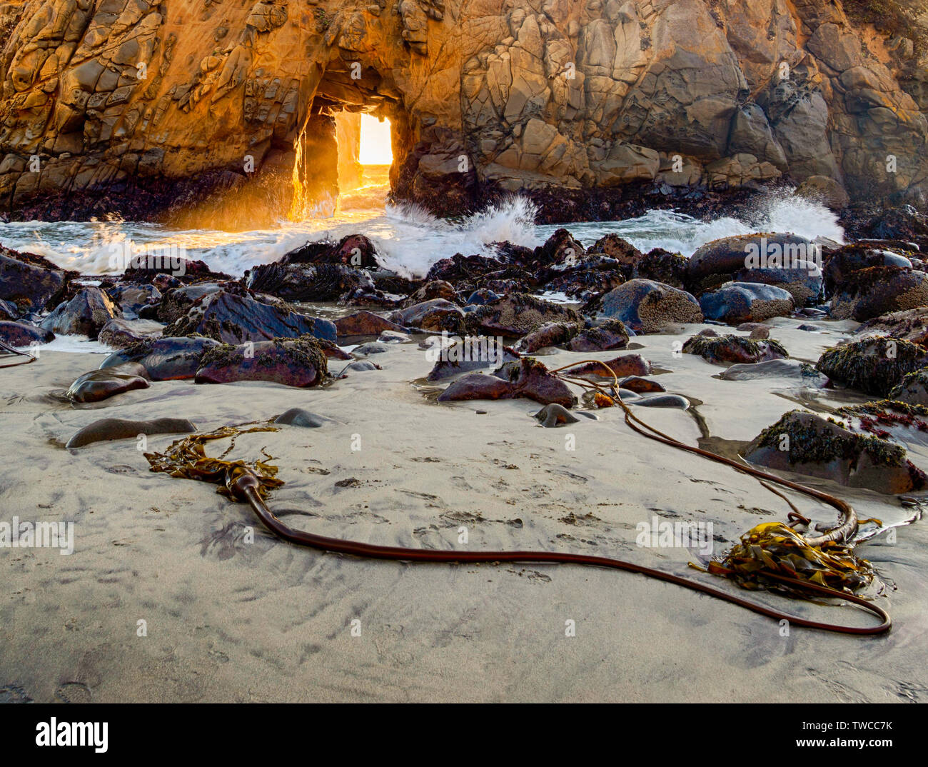 Keyhole arch rock formation hi-res stock photography and images - Alamy