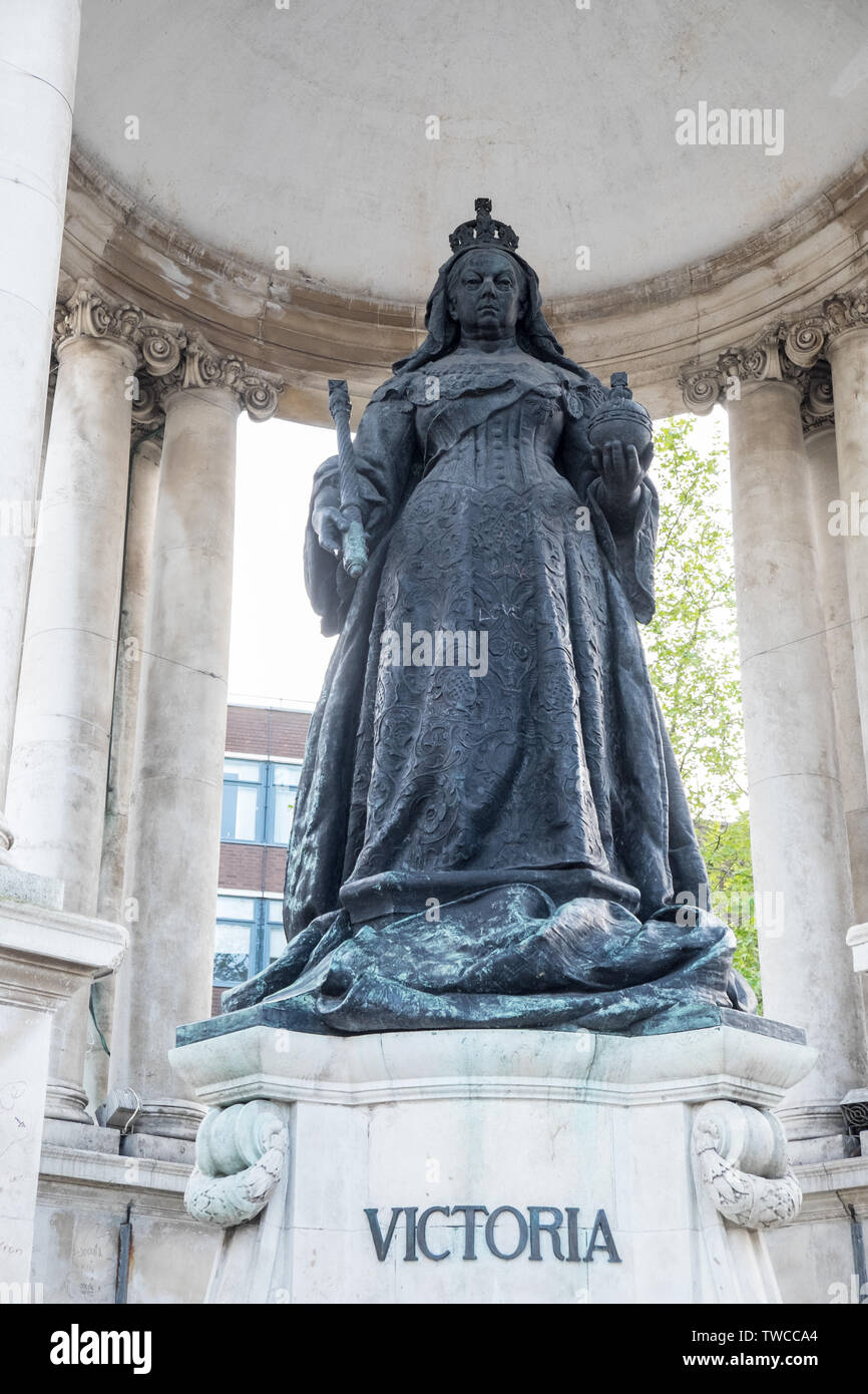 Queen, Victoria,statue,Queen Victoria Monument,Derby Square,Liverpool ...