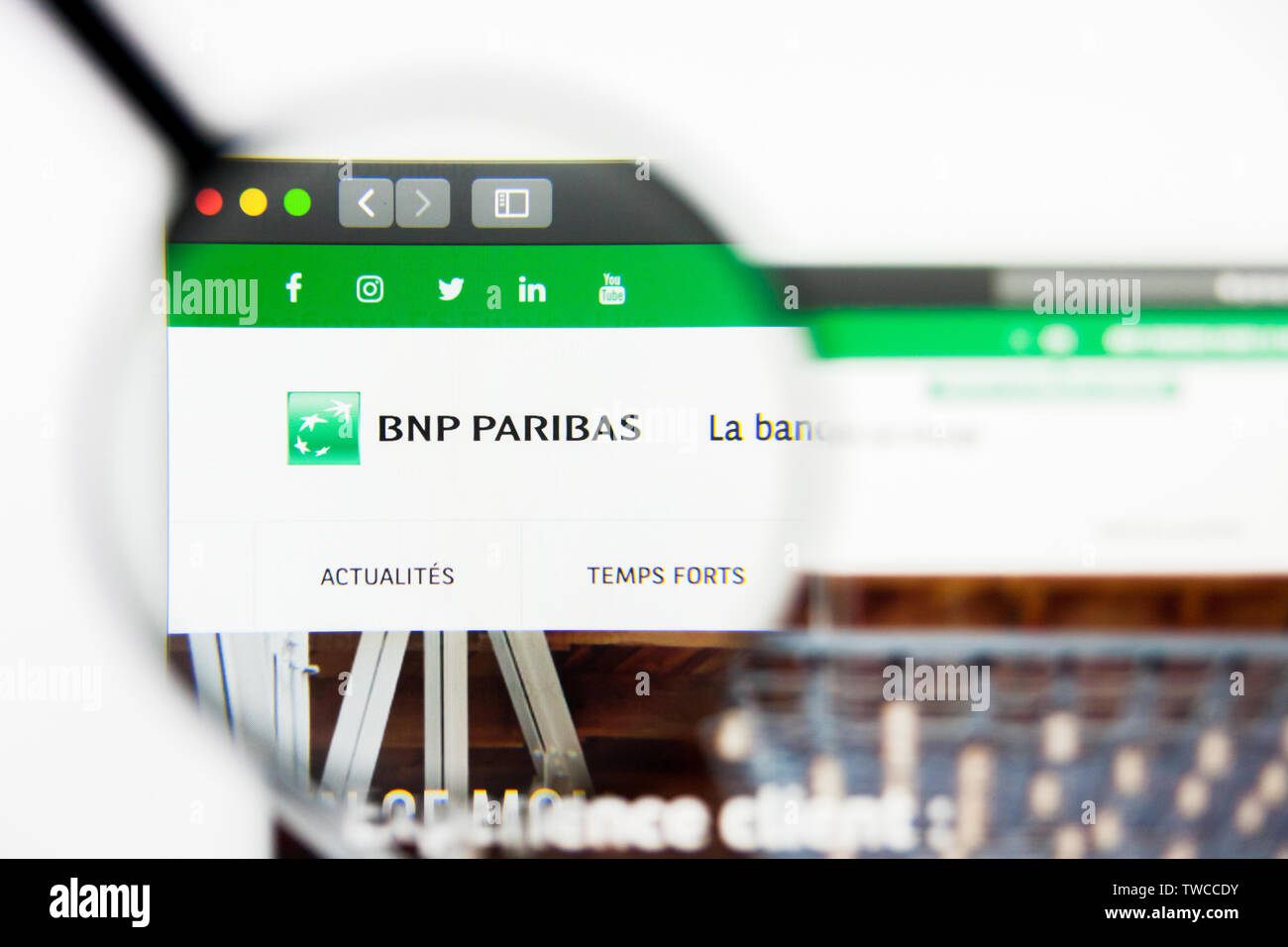 Bnp paribas icon logo hi-res stock photography and images - Alamy