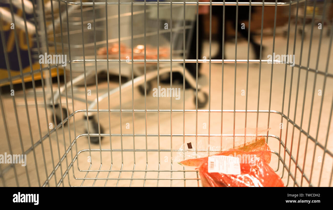 Top view shopping carts hi-res stock photography and images - Alamy