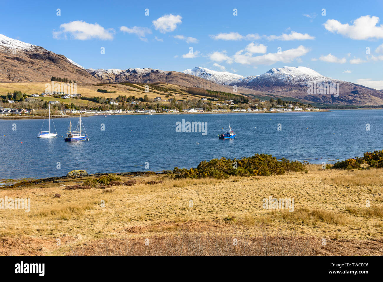 Lochcarron village on shore of Loch Carron with Fuar Tholl / Wellington ...