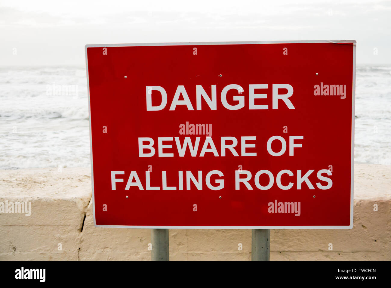 Beware falling rocks sign hi-res stock photography and images - Alamy